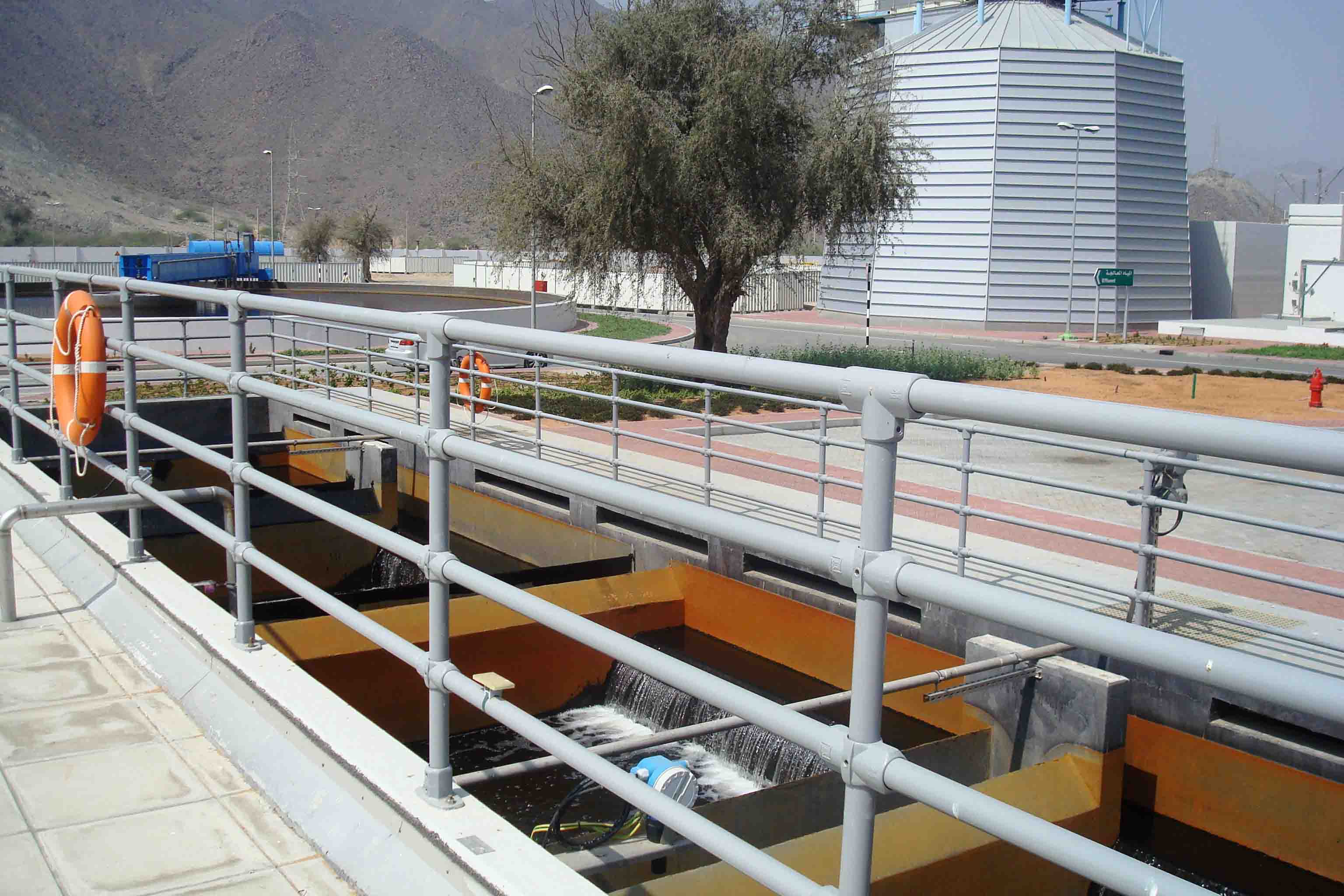 Safety Railing and Modular Guardrail made from Slip-on Railing Fittings ...