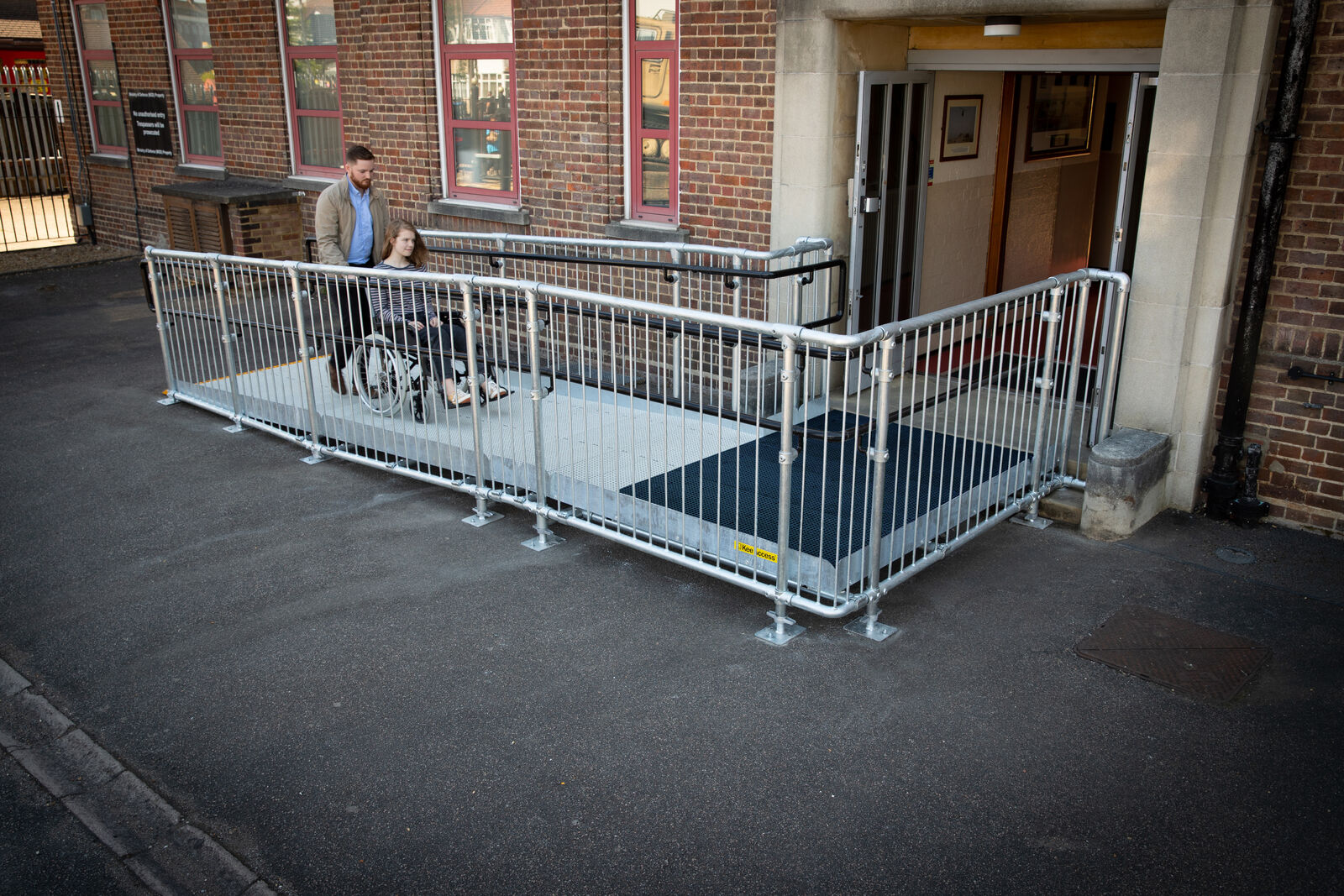 Kee Access® Ramps - DDA Compliant Ramp & Railing System - Kee Safety