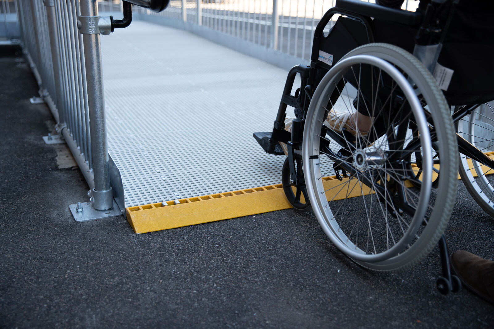 Kee Access® Ramps - DDA Compliant Ramp & Railing System - Kee Safety